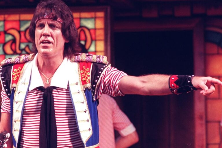 Jon English interview 2002 - Planet Maynard