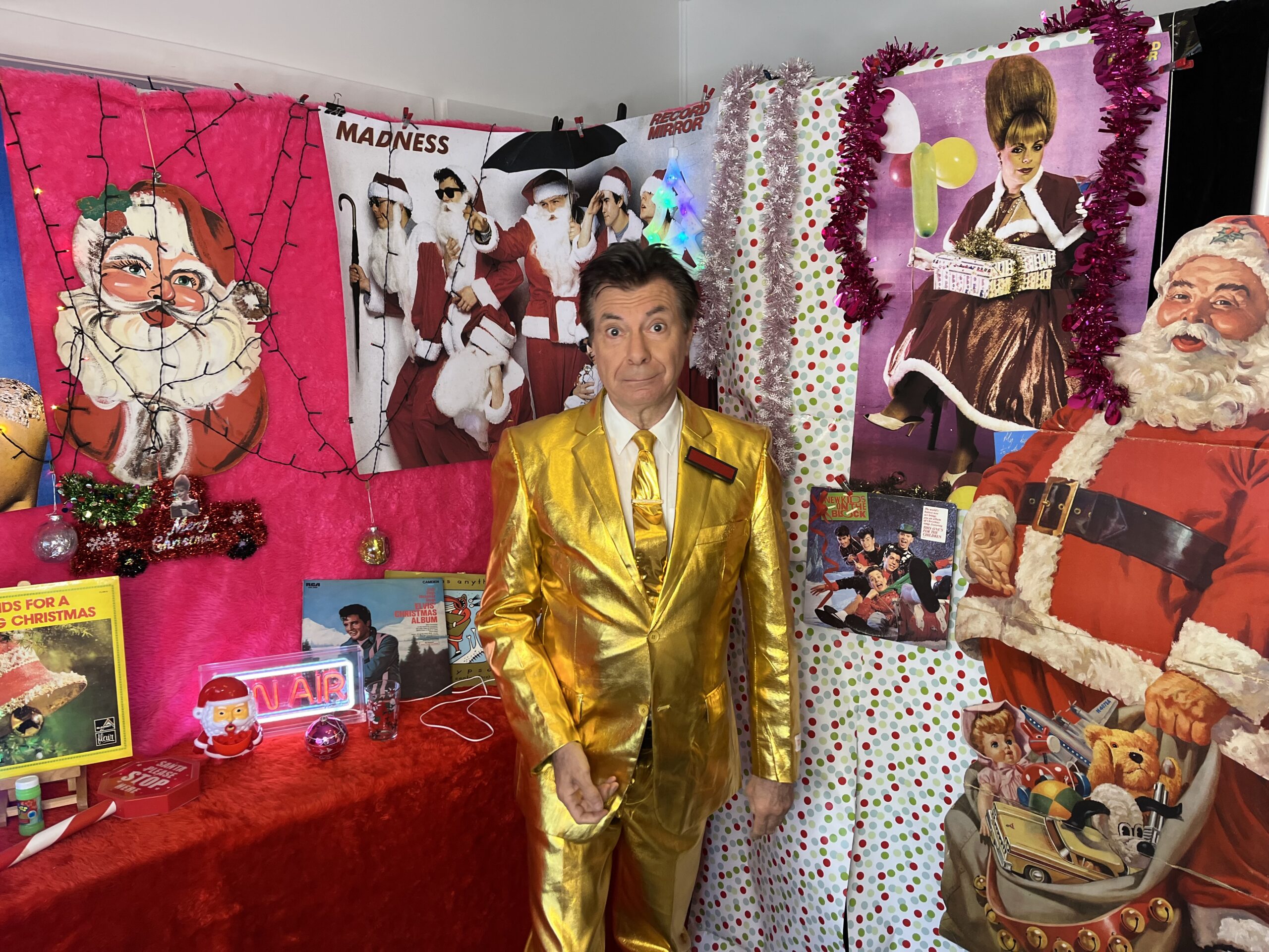 on set Xmas 2 - Planet Maynard